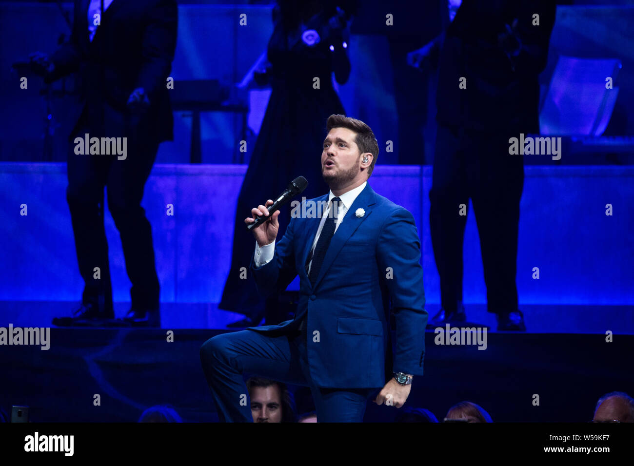 Michael buble stage hi-res stock photography and images - Alamy