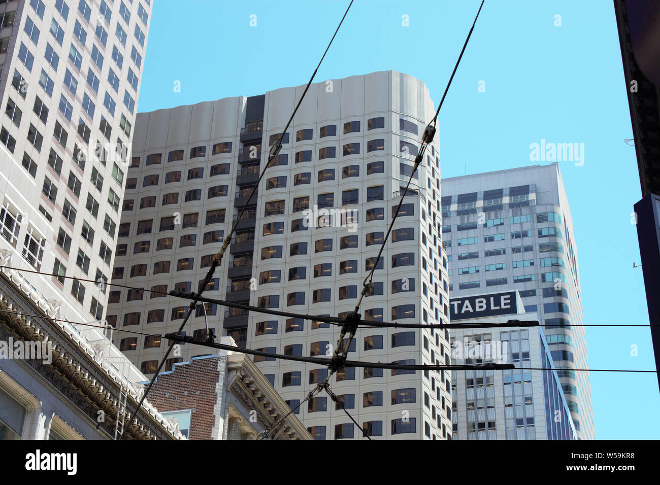 Corner building high rise hi-res stock photography and images - Alamy