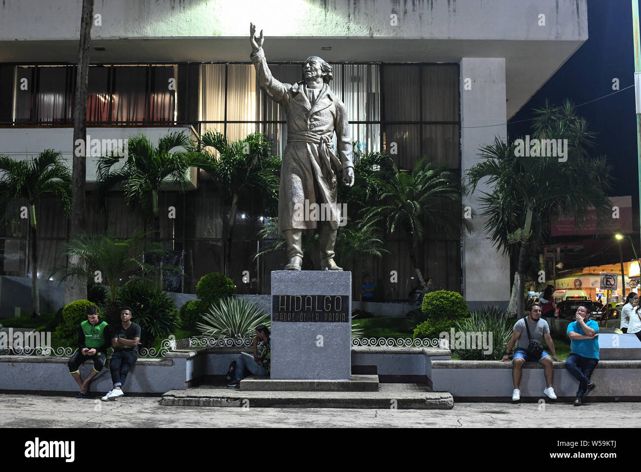 Father hidalgo statue hi-res stock photography and images - Alamy