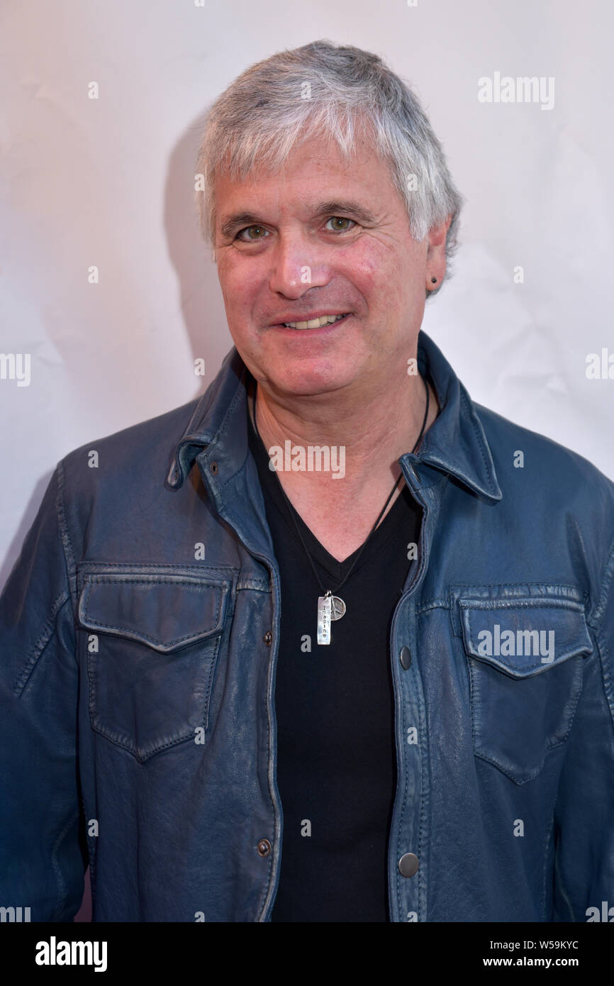 LOS ANGELES, CALIFORNIA - JULY 03: Musician Laurence Juber, former ...