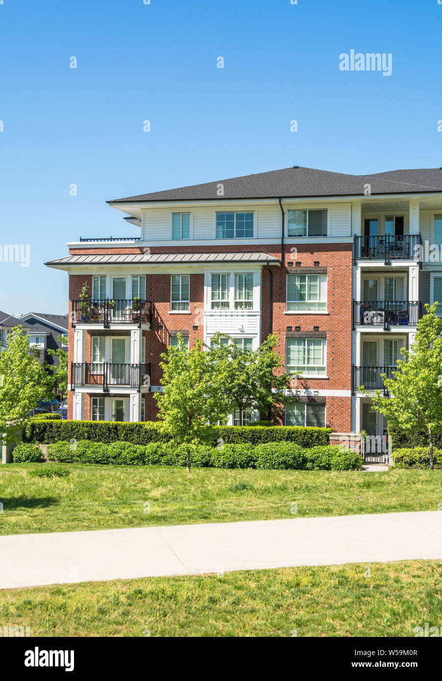 Low rise apartment block hi-res stock photography and images - Alamy