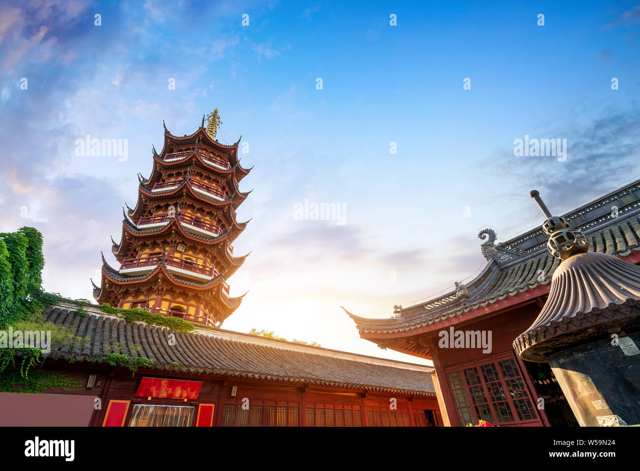 Chinese traditional temple architecture and pagoda Stock Photo - Alamy