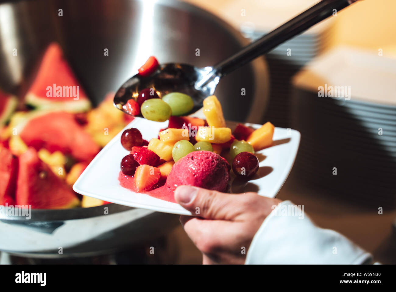Self service serving hi-res stock photography and images - Alamy