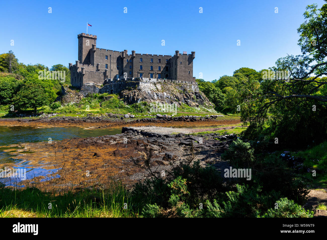 Dunvegan Castle, home of the McLeod's Scottish Clans, Dunvegan, Isle of ...