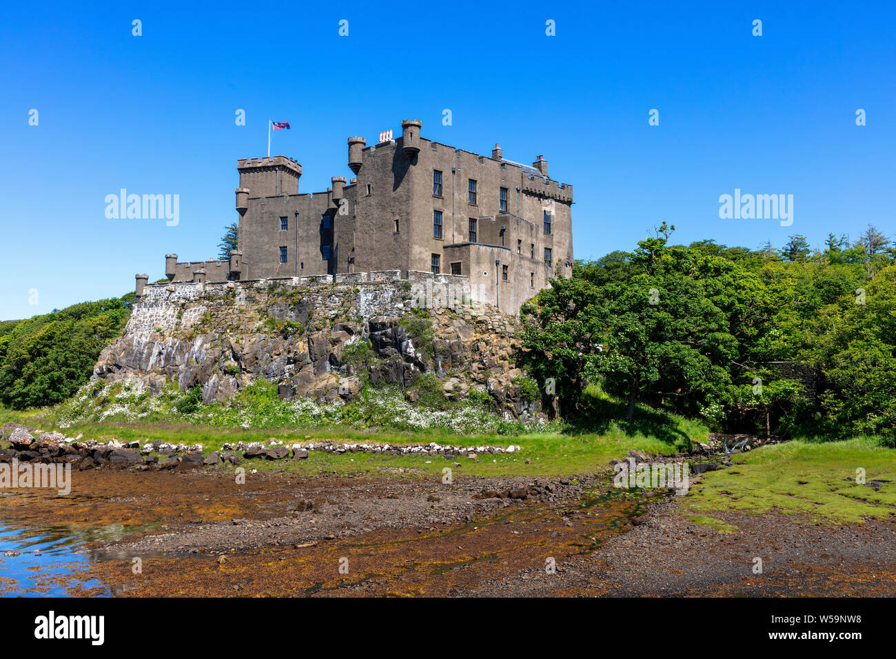 Dunvegan Castle, home of the McLeod's Scottish Clans, Dunvegan, Isle of ...