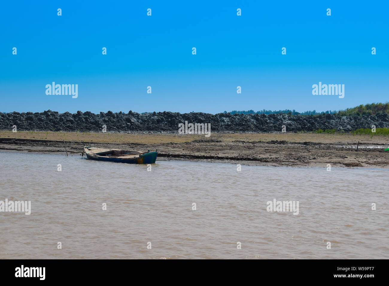 Boat indus river hi-res stock photography and images - Alamy