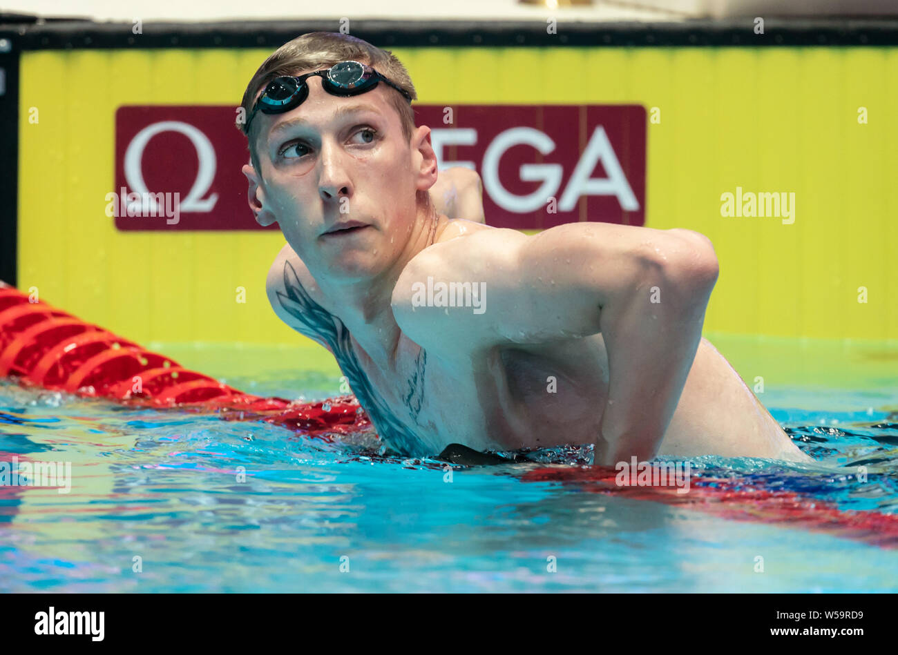 Mens 1500 meters hi-res stock photography and images - Alamy