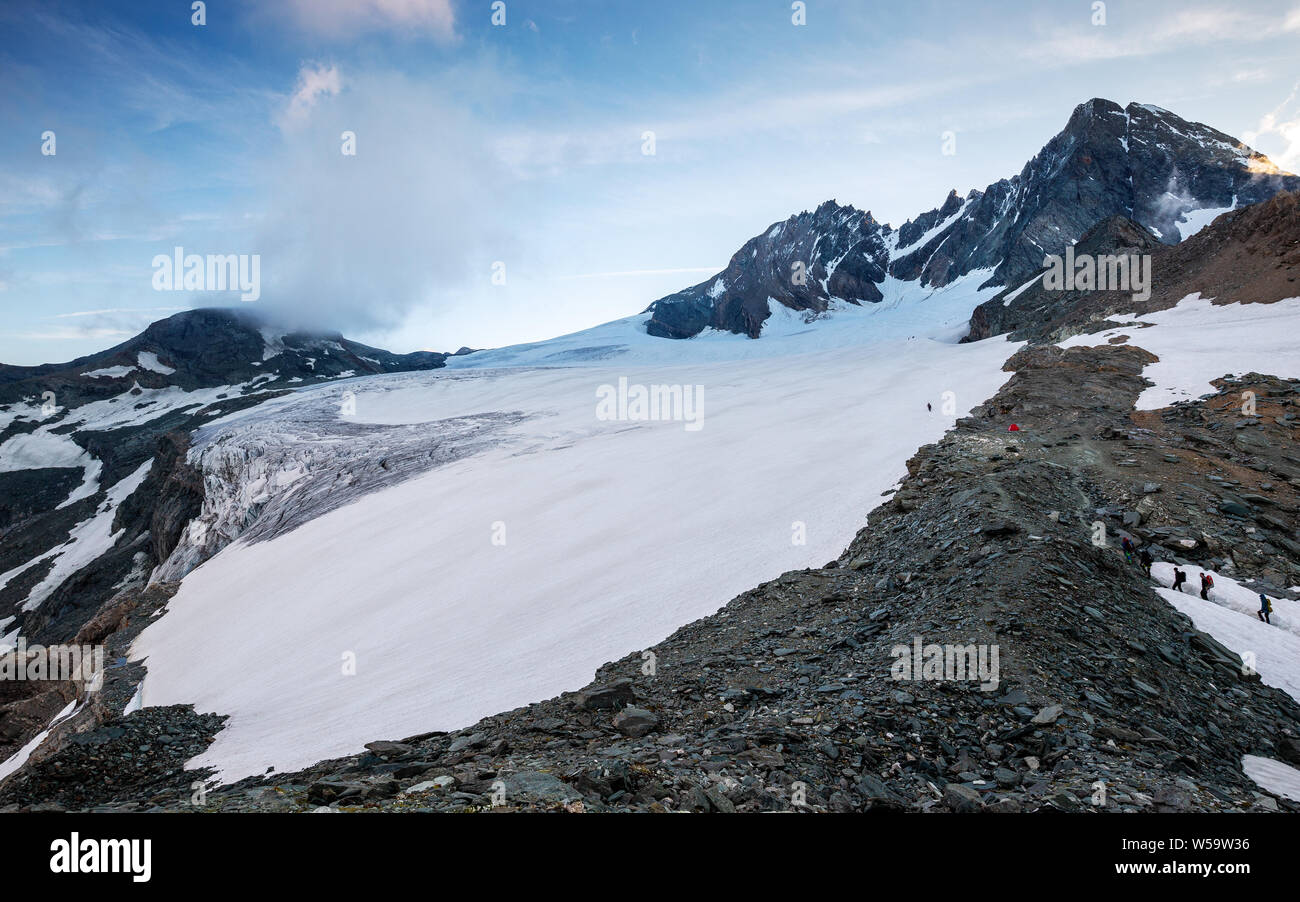Glockner mountain massif. Großglockner. Grossglockner peak. Climbers ...