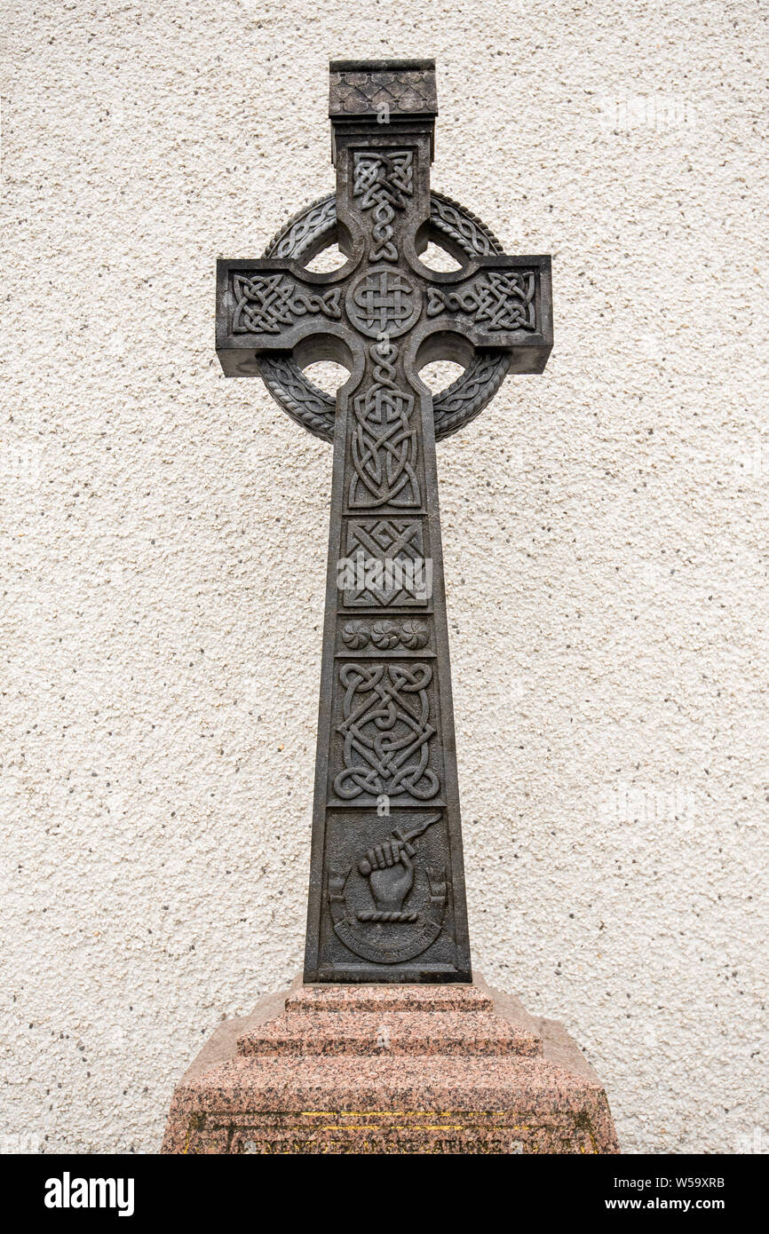 Even armed cross within a circle hi-res stock photography and images ...