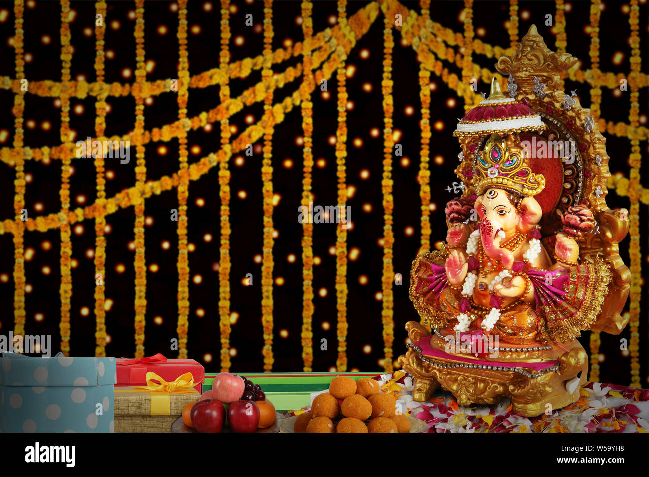 Statue of Lord Ganesha Stock Photo - Alamy