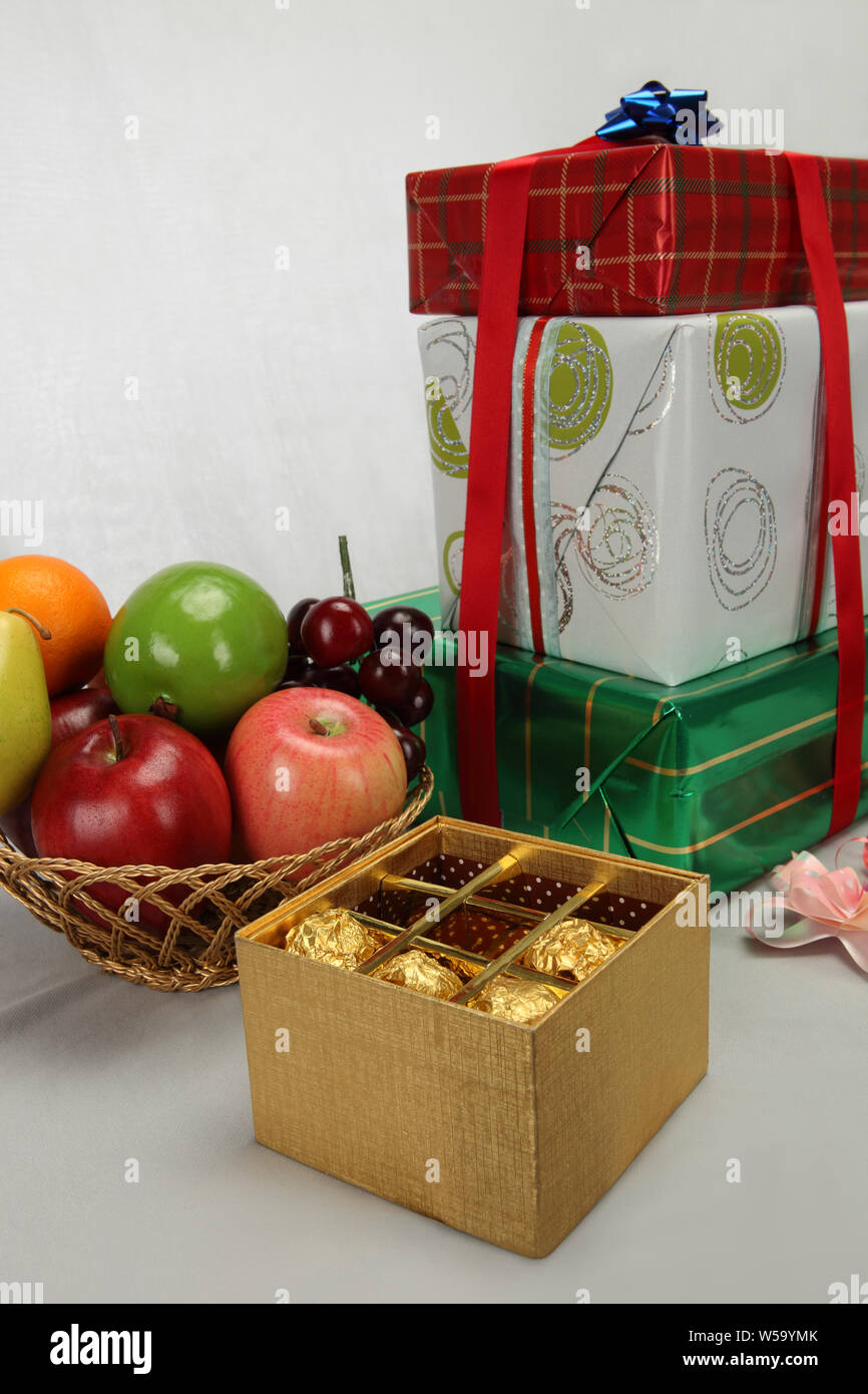 Pile of apple boxes hi-res stock photography and images - Alamy