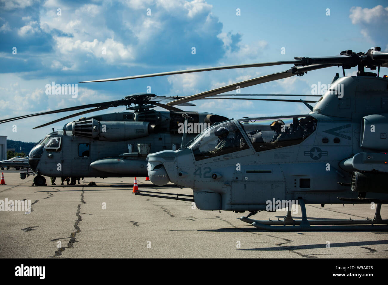 A U.S. Marine AH-1Z Viper with Marine Light Attack Helicopter Squadron ...