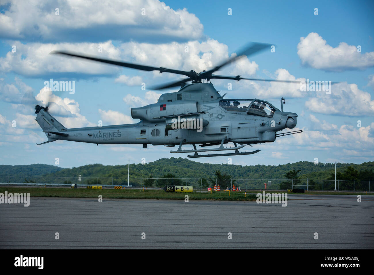 A U.S. Marine AH-1Z Viper with Marine Light Attack Helicopter Squadron ...