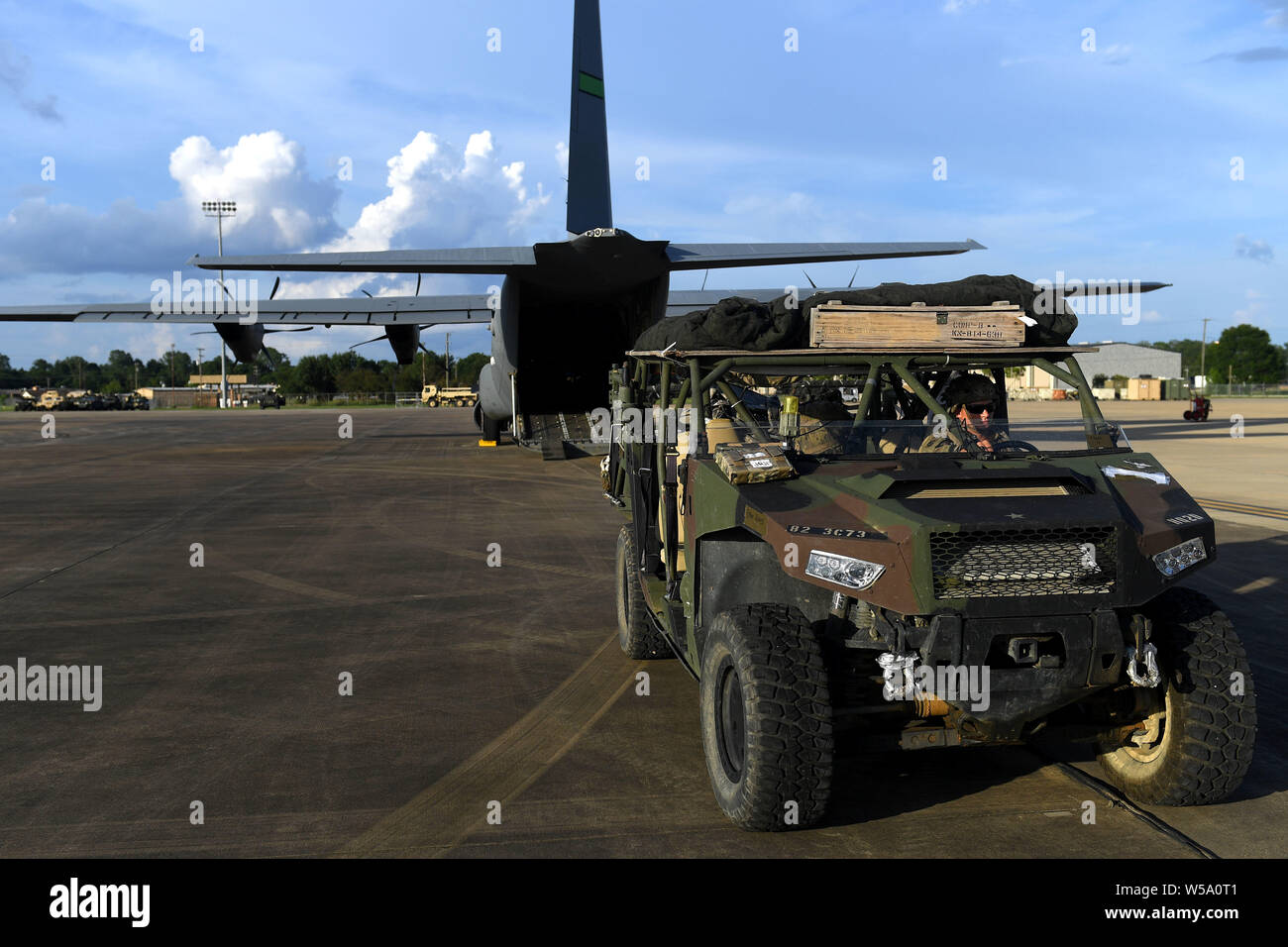 C 130 cargo loading hi-res stock photography and images - Alamy