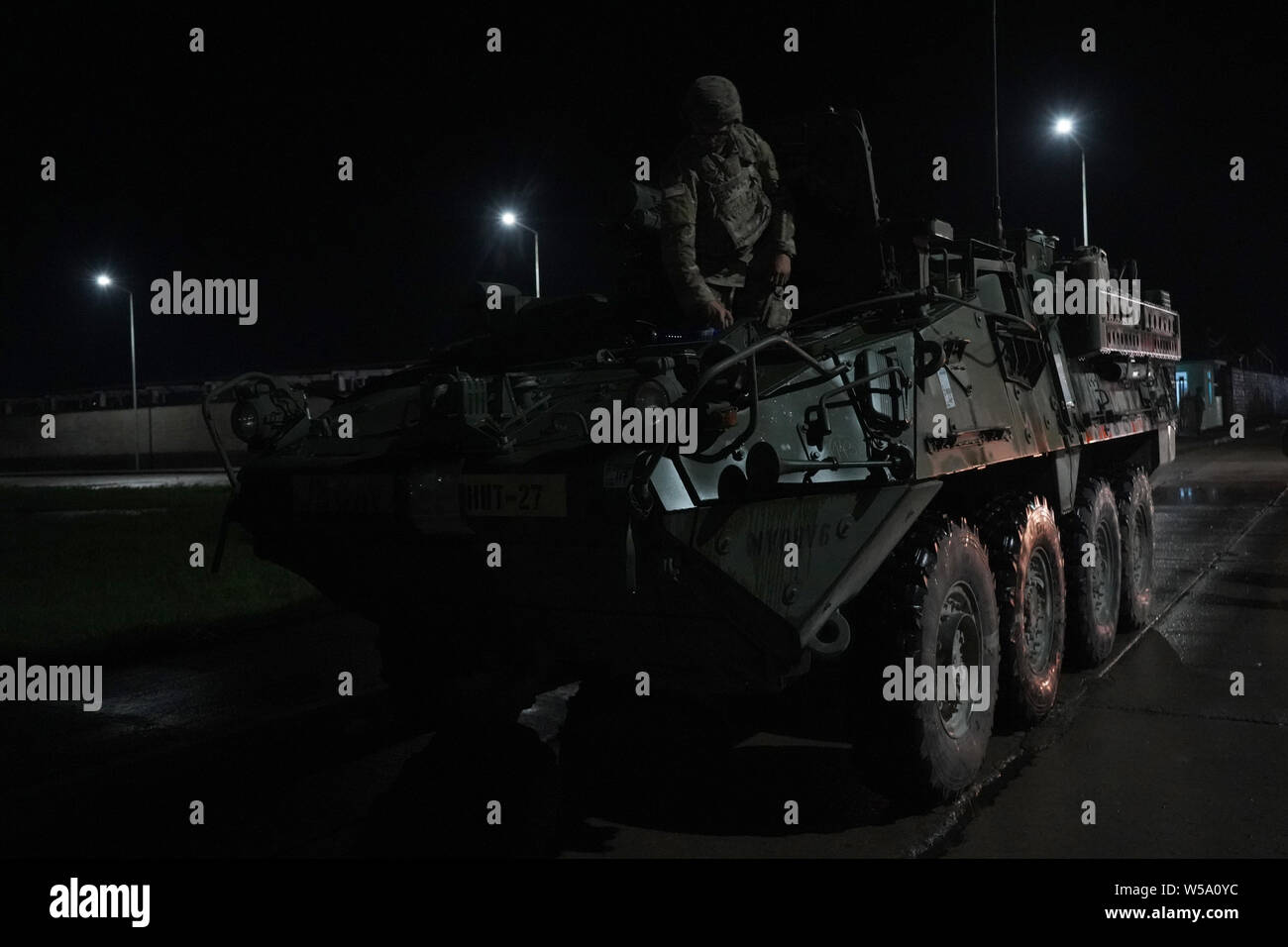 U s army soldier climbs hi-res stock photography and images - Alamy