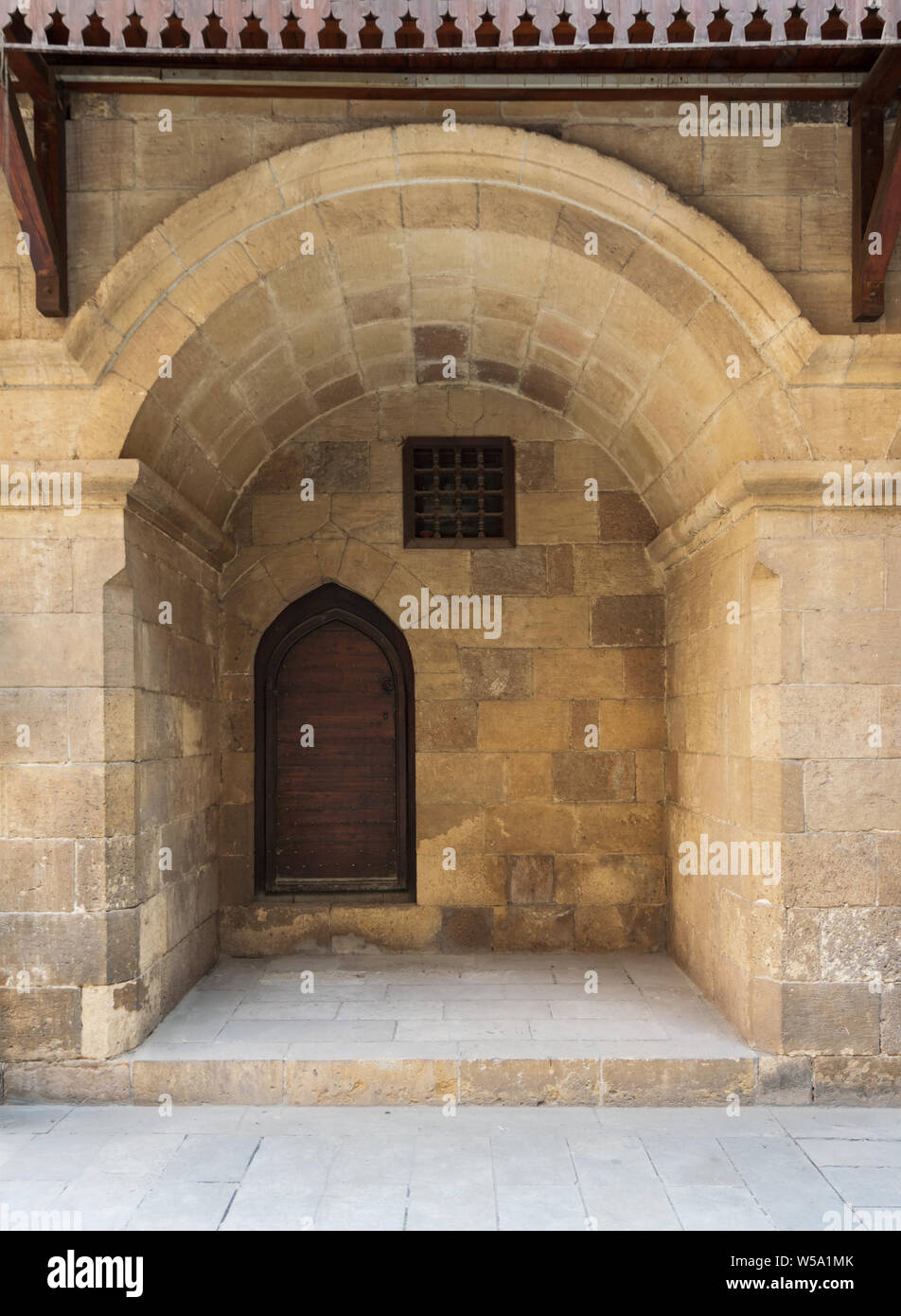 Recessed arch hi-res stock photography and images - Alamy