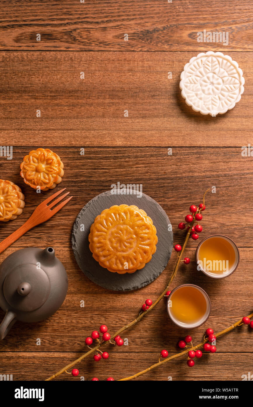 Creative Moon cake Mooncake table design - Chinese traditional pastry ...