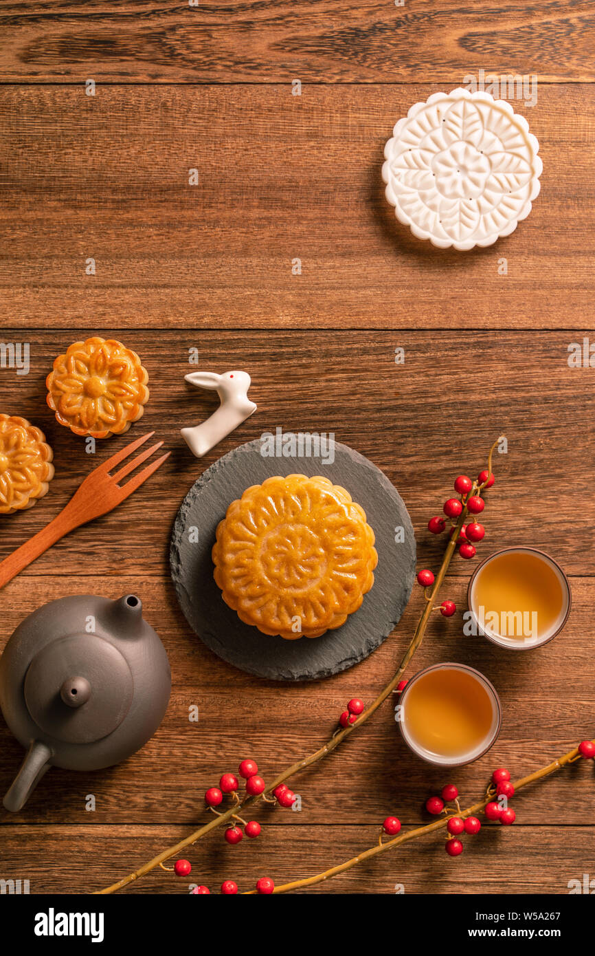 Creative Moon cake Mooncake table design - Chinese traditional pastry ...