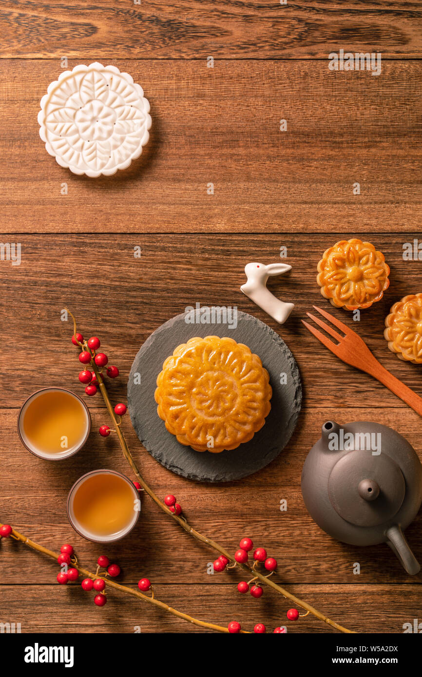 Creative Moon cake Mooncake table design - Chinese traditional pastry ...