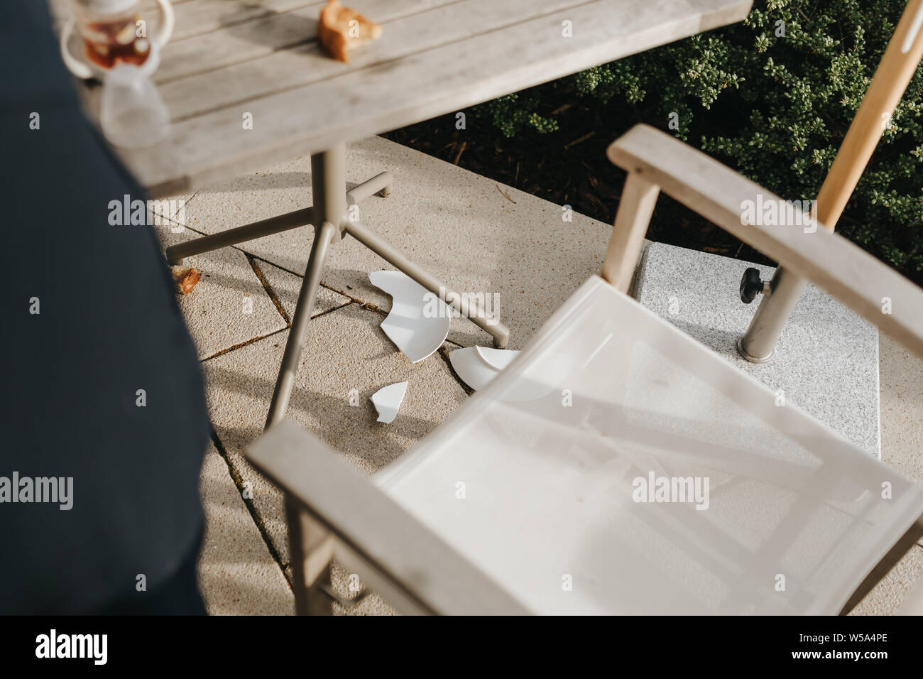 Smash plates restaurant hi-res stock photography and images - Alamy