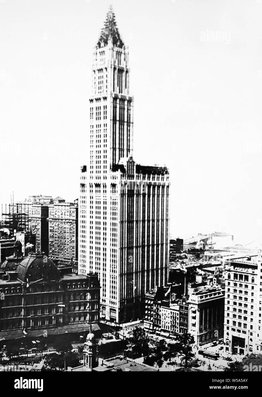 The woolworth building hi-res stock photography and images - Alamy