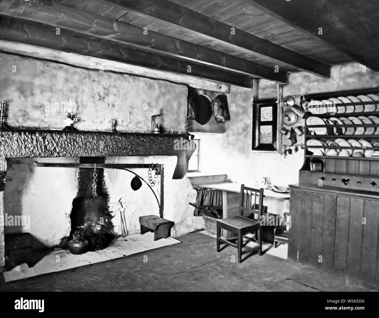 Victorian cottage kitchen hi-res stock photography and images - Alamy