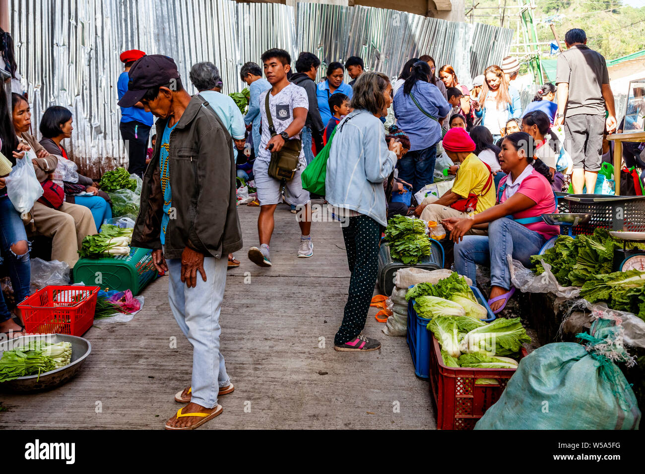 Filipino market hi-res stock photography and images - Alamy