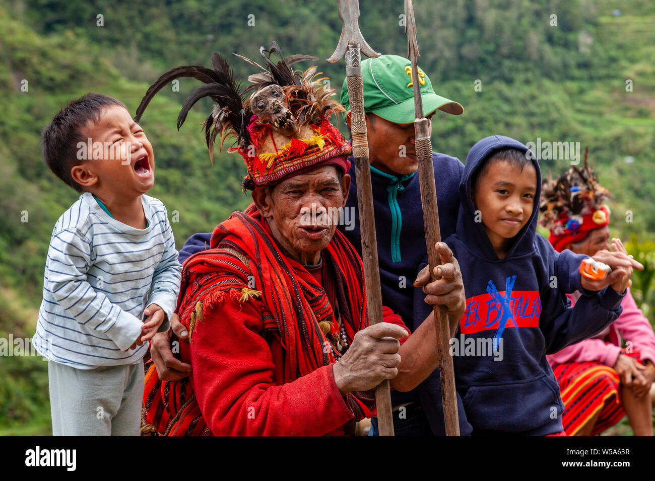 Filipino family hi-res stock photography and images - Alamy