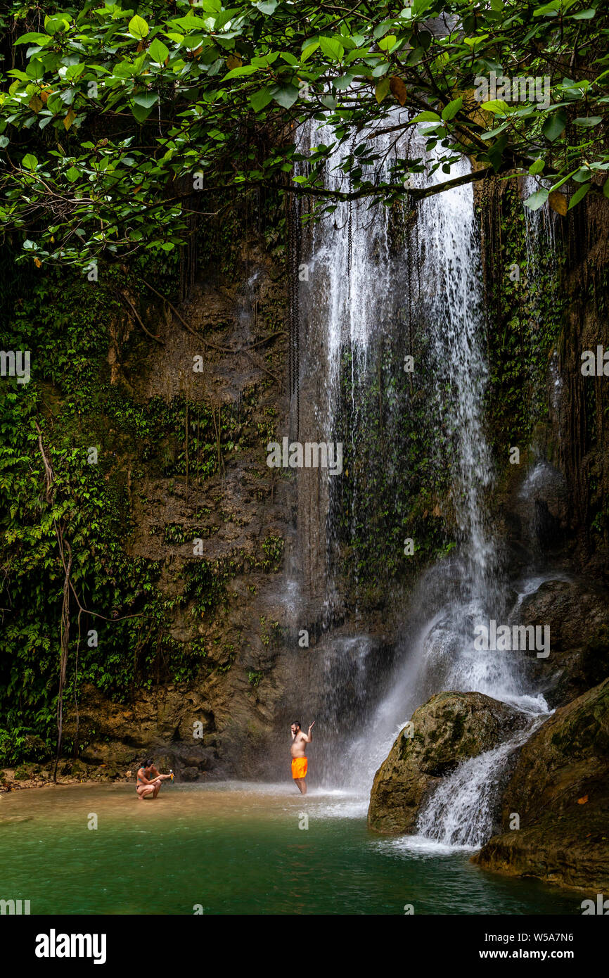 Couple pool waterfall hi-res stock photography and images - Alamy