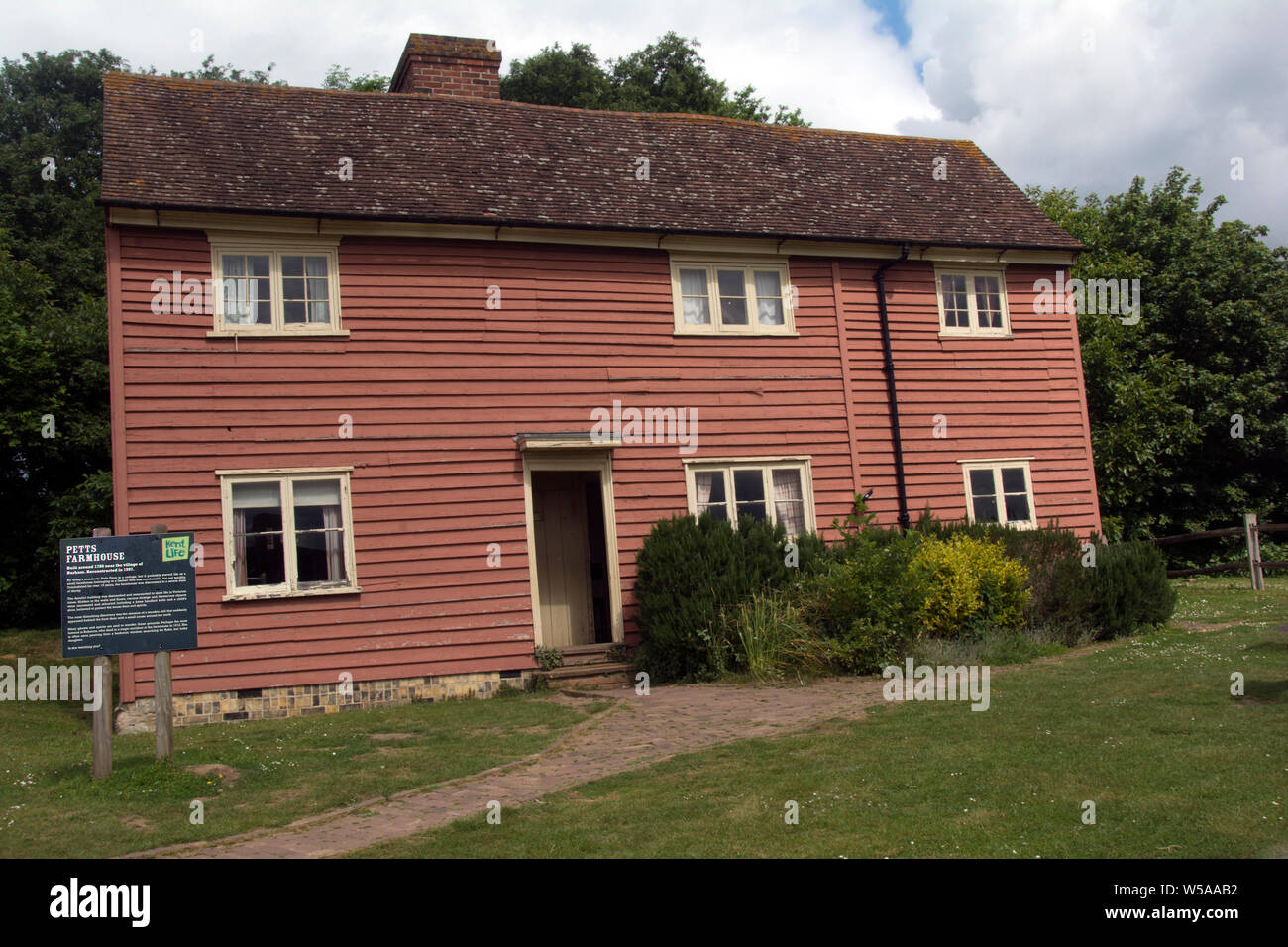 KENT; MAIDSTONE; HERITAGE FARM PARK; KENT LIFE; PETTS FARM HOUSE 1780 ...