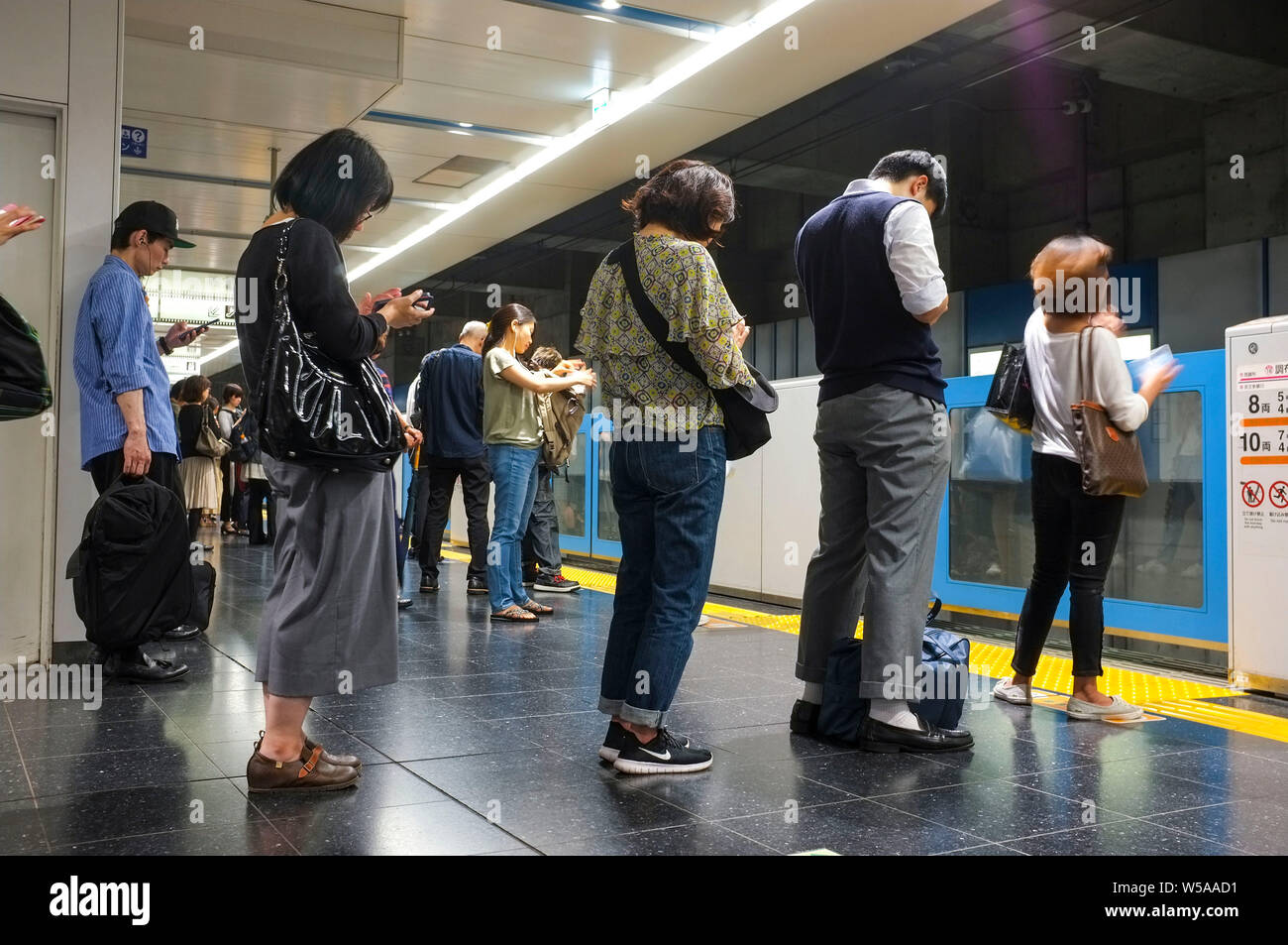 Tokyo subway hi-res stock photography and images - Alamy