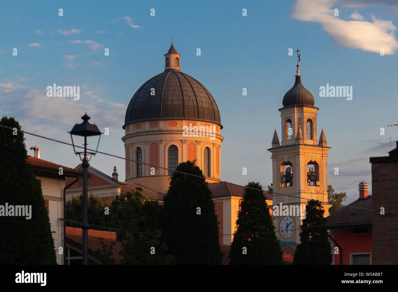 Silueta ventana hi-res stock photography and images - Alamy