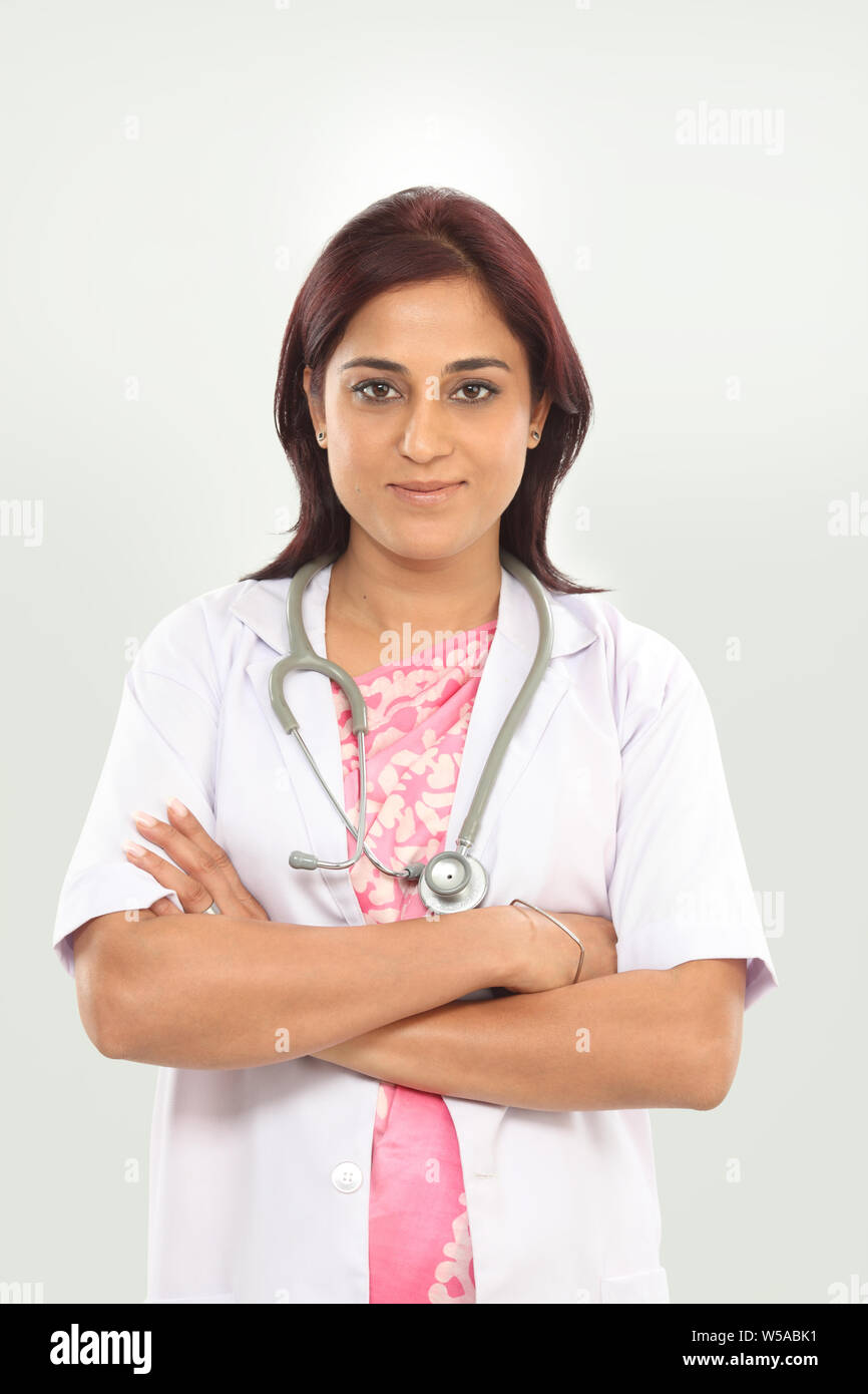 Female doctor standing with her arms crossed Stock Photo - Alamy