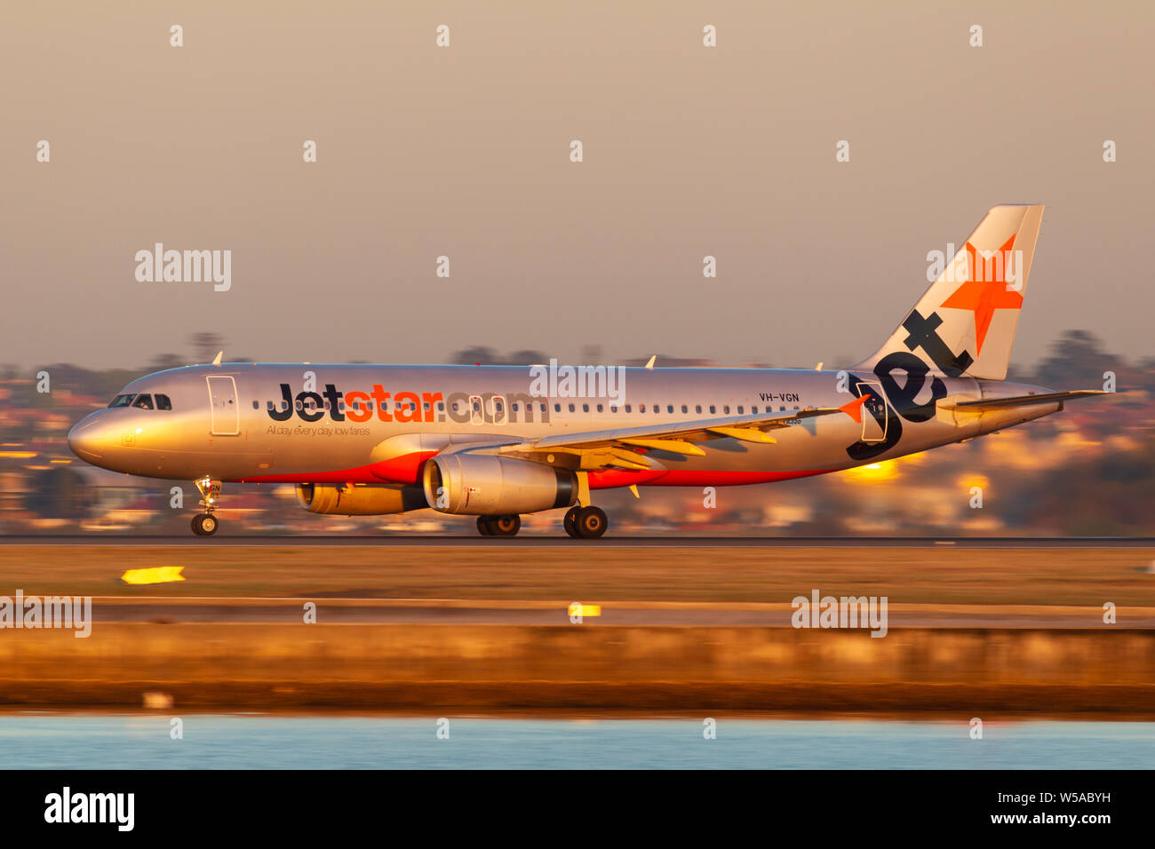 Jetstar Airways Airbus A320 twin engine passenger aircraft at Sydney ...