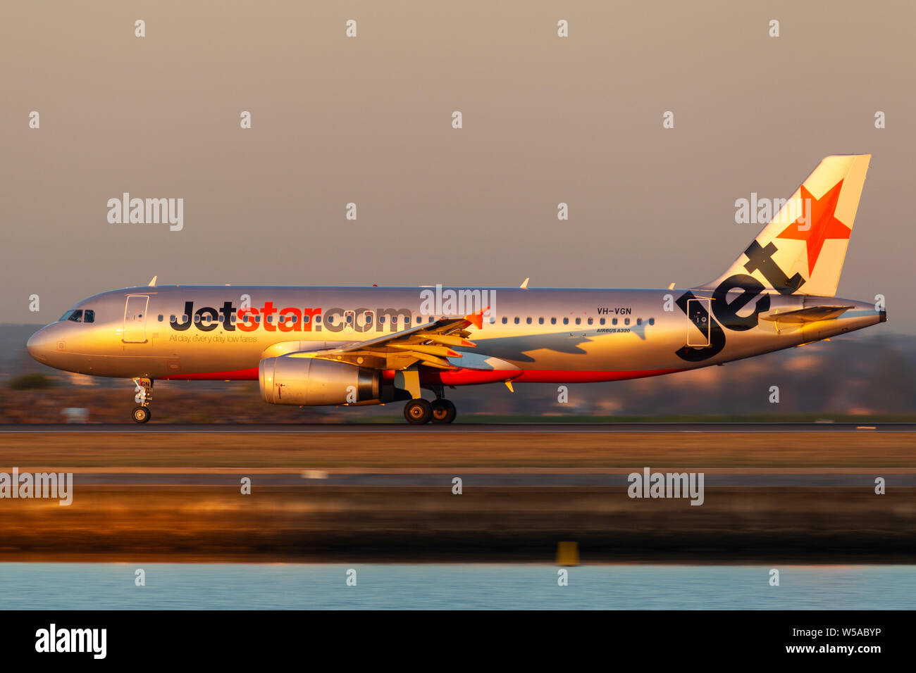Jetstar Airways Airbus A320 twin engine passenger aircraft at Sydney ...