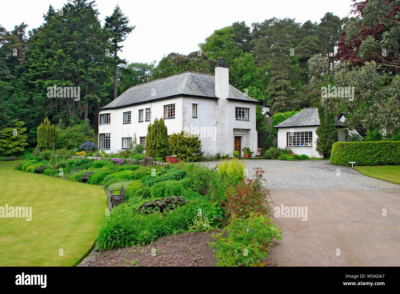 Countryside House in Scotland, whit beautiful garden Stock Photo - Alamy