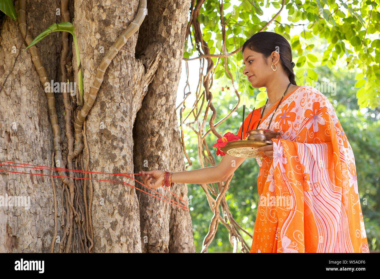 Sacred thread culture hi-res stock photography and images - Alamy