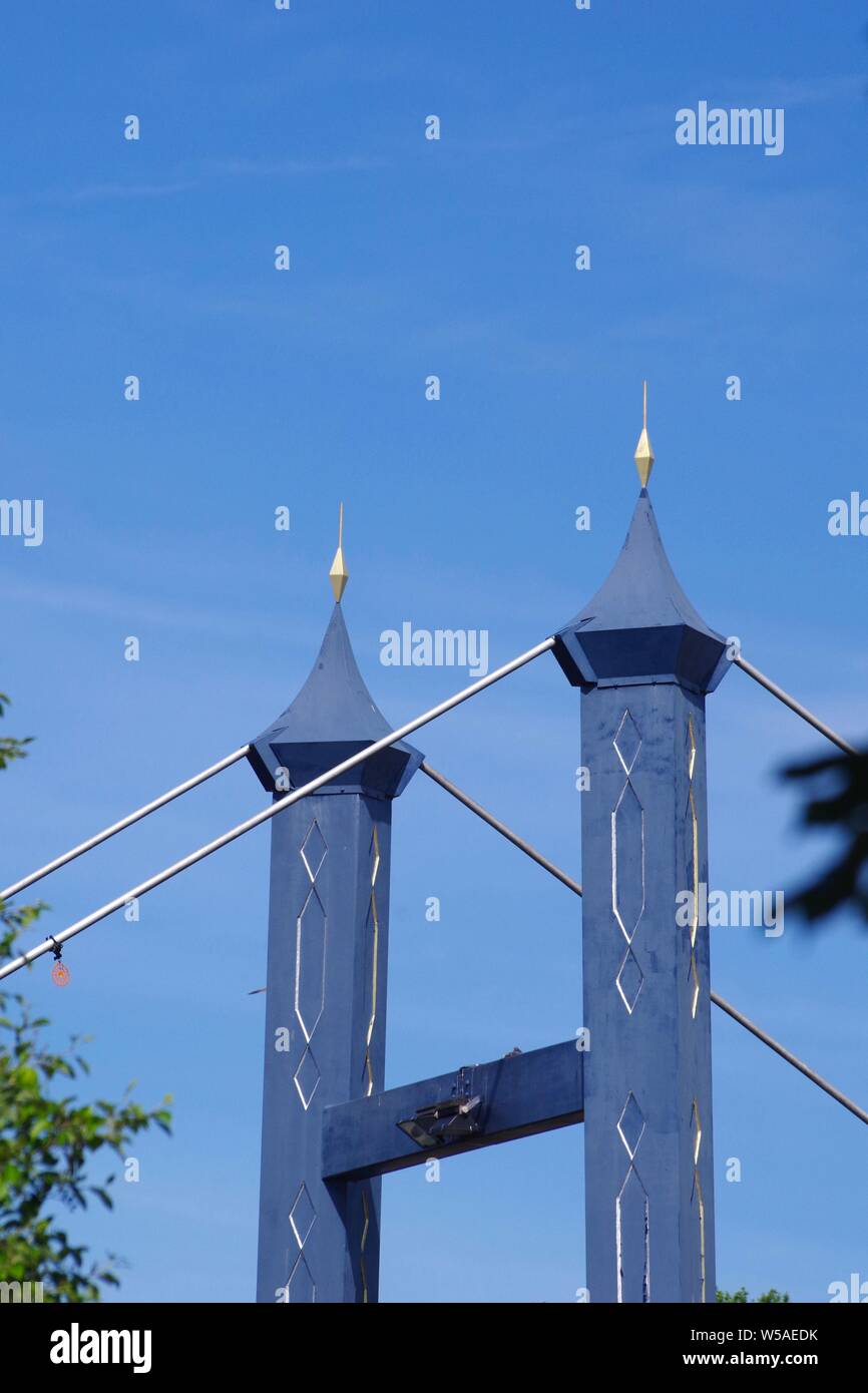 Cricklepit Suspension Bridge over the River Exe at Exeter Quay. Devon ...