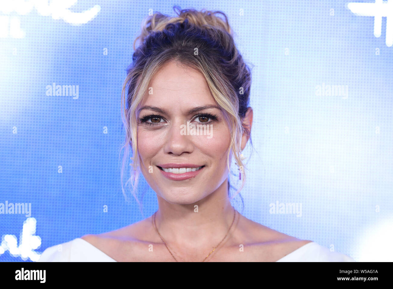Bethany joy lenz hallmark hi-res stock photography and images - Alamy