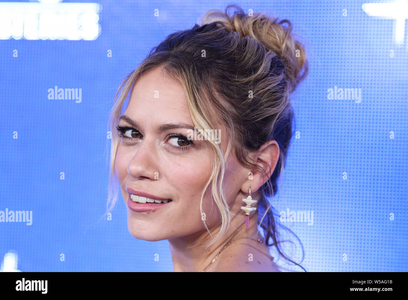 Bethany joy lenz hallmark hi-res stock photography and images - Alamy