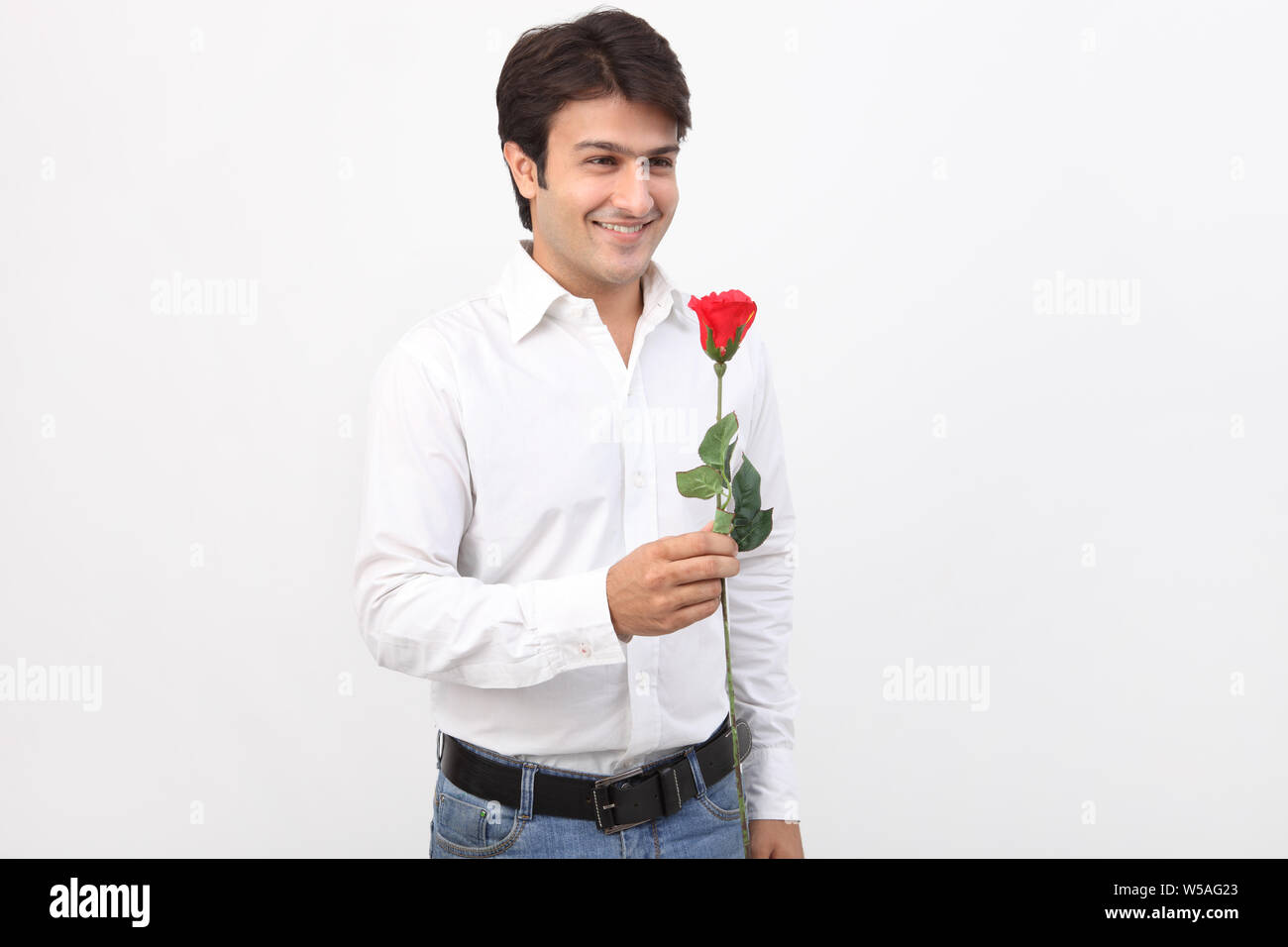 Man holding red rose and smiling Stock Photo - Alamy