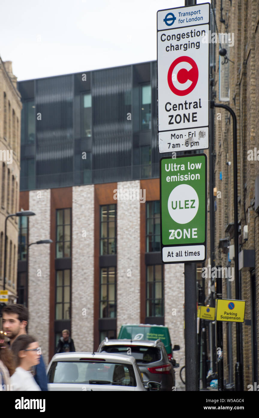 Congestion charge and ULEZ / Ultra Low Emission Zone sign board Stock ...