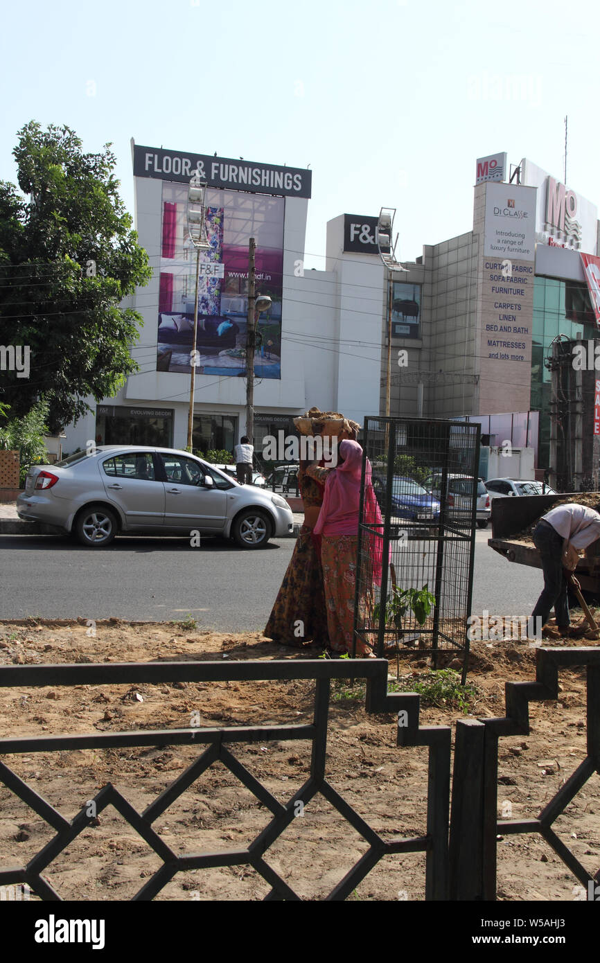 India shop sign worker hi-res stock photography and images - Alamy