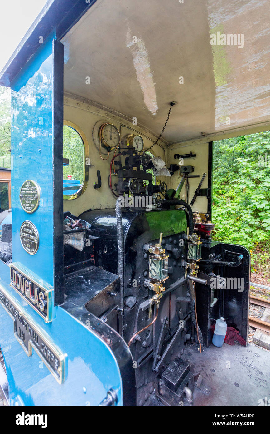 The 1918 0-4-0WT steam loco 'Douglas' at Nant Gwernol station on the ...