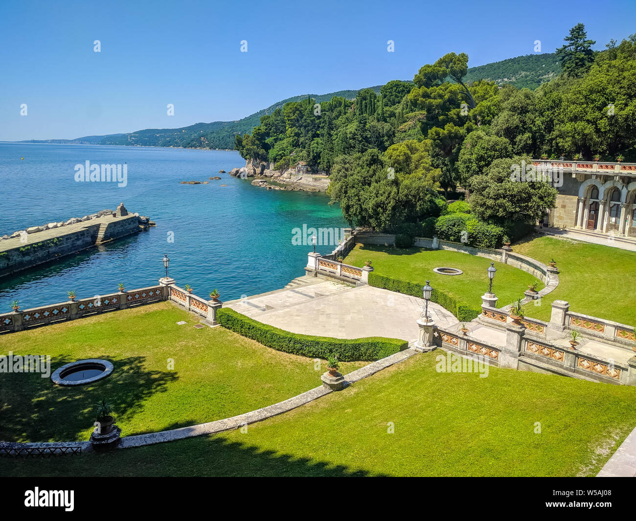 Caste garden hi-res stock photography and images - Alamy