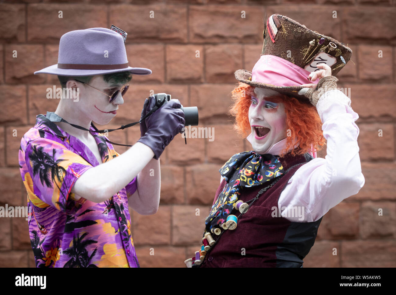 Alice In Wonderland Anime Mad Hatter And Alice