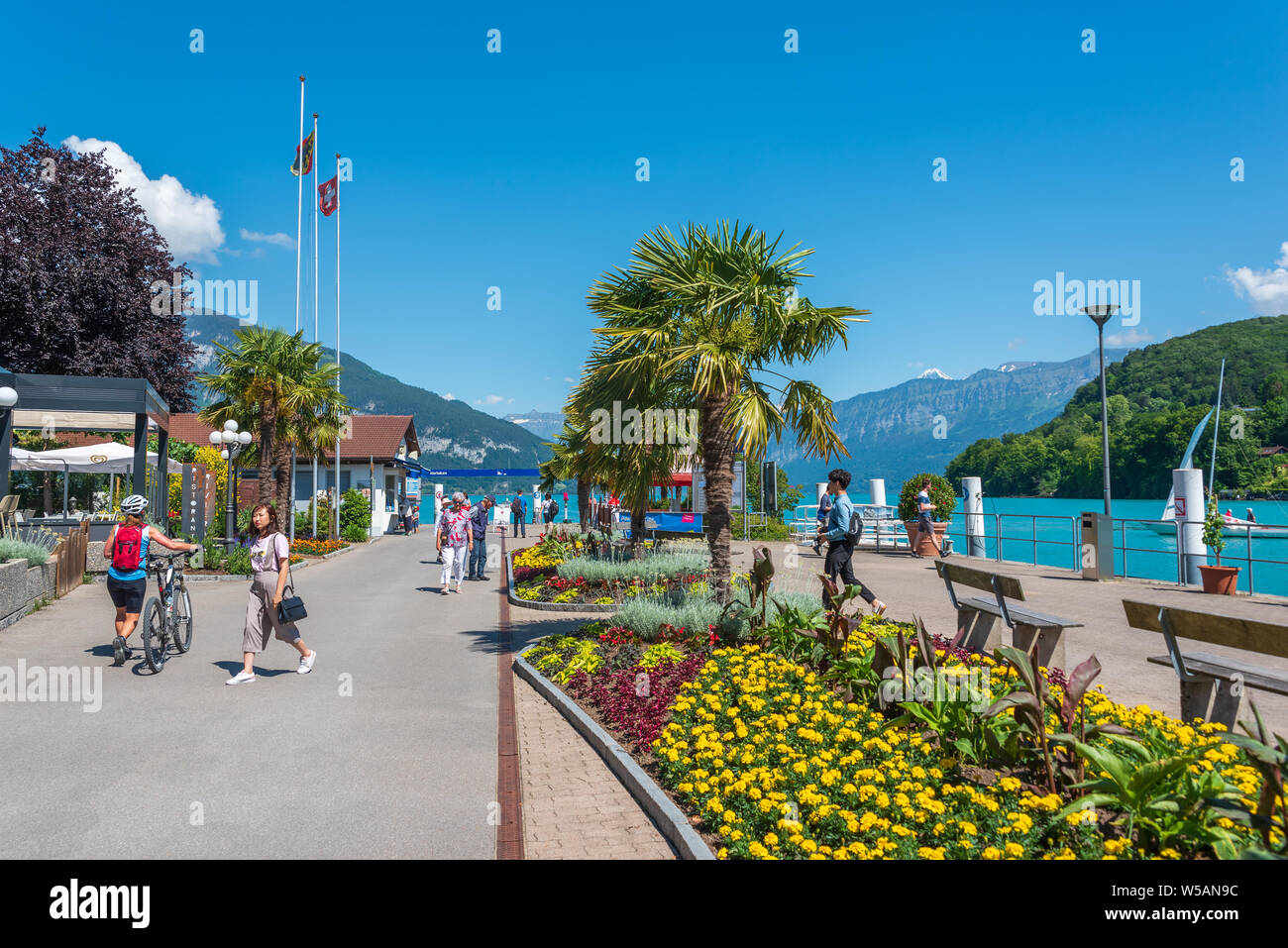 Lakeside promenade hi-res stock photography and images - Alamy