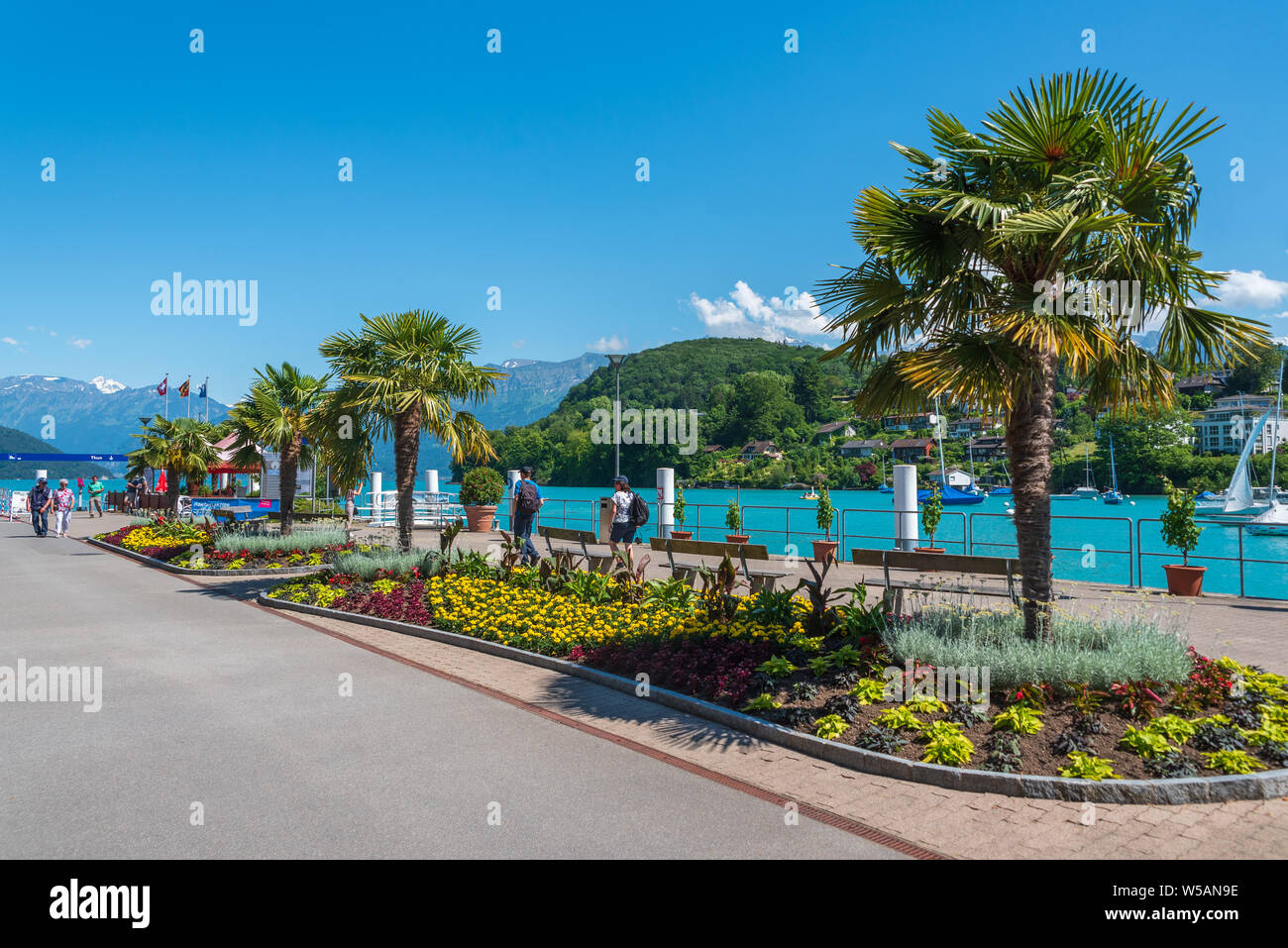 Lakeside promenade hi-res stock photography and images - Alamy