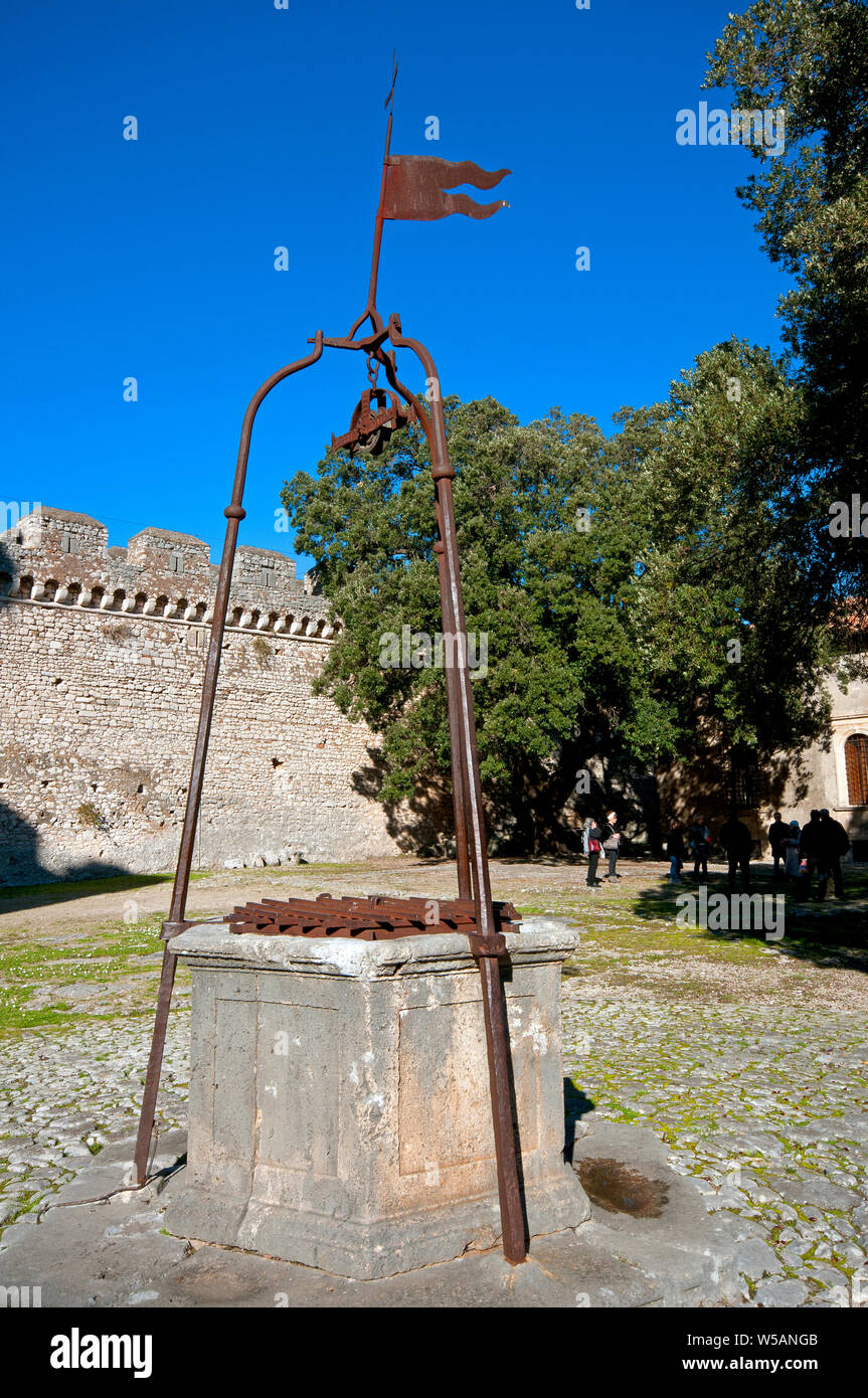 Wells ancient house hi-res stock photography and images - Alamy