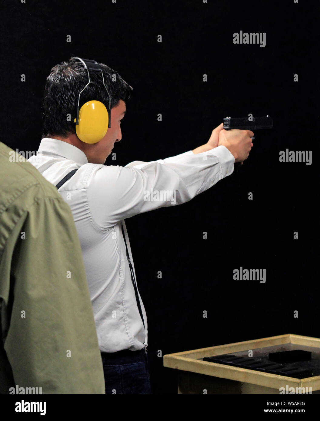 Shooting range pistol man hi-res stock photography and images - Alamy